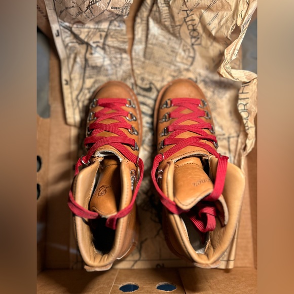 Danner | Shoes | Nib Reese Witherspoons Danner Mountain Light Cascade ...